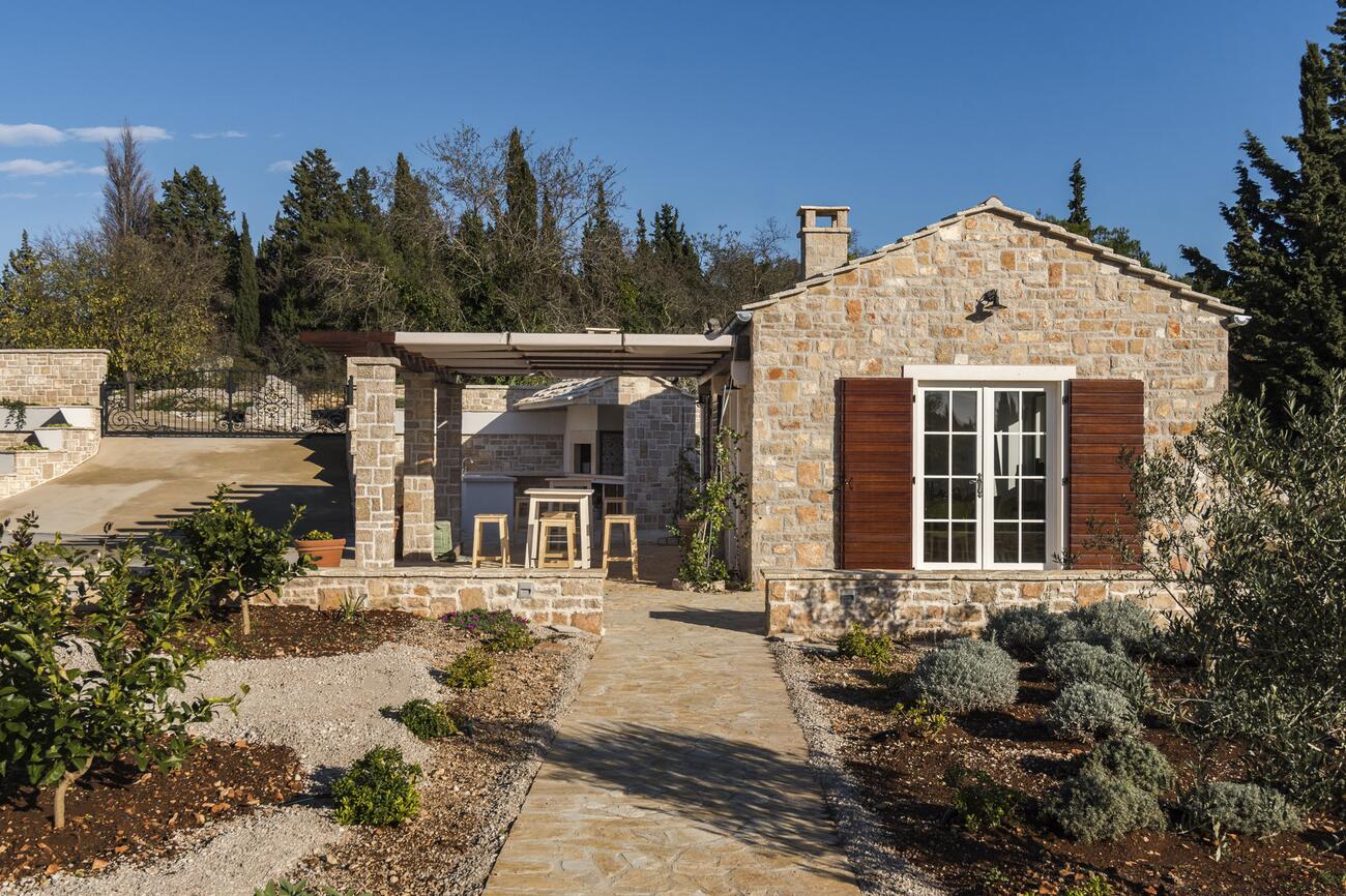 „Rajski vrt Radojković” | Visit Jelsa.